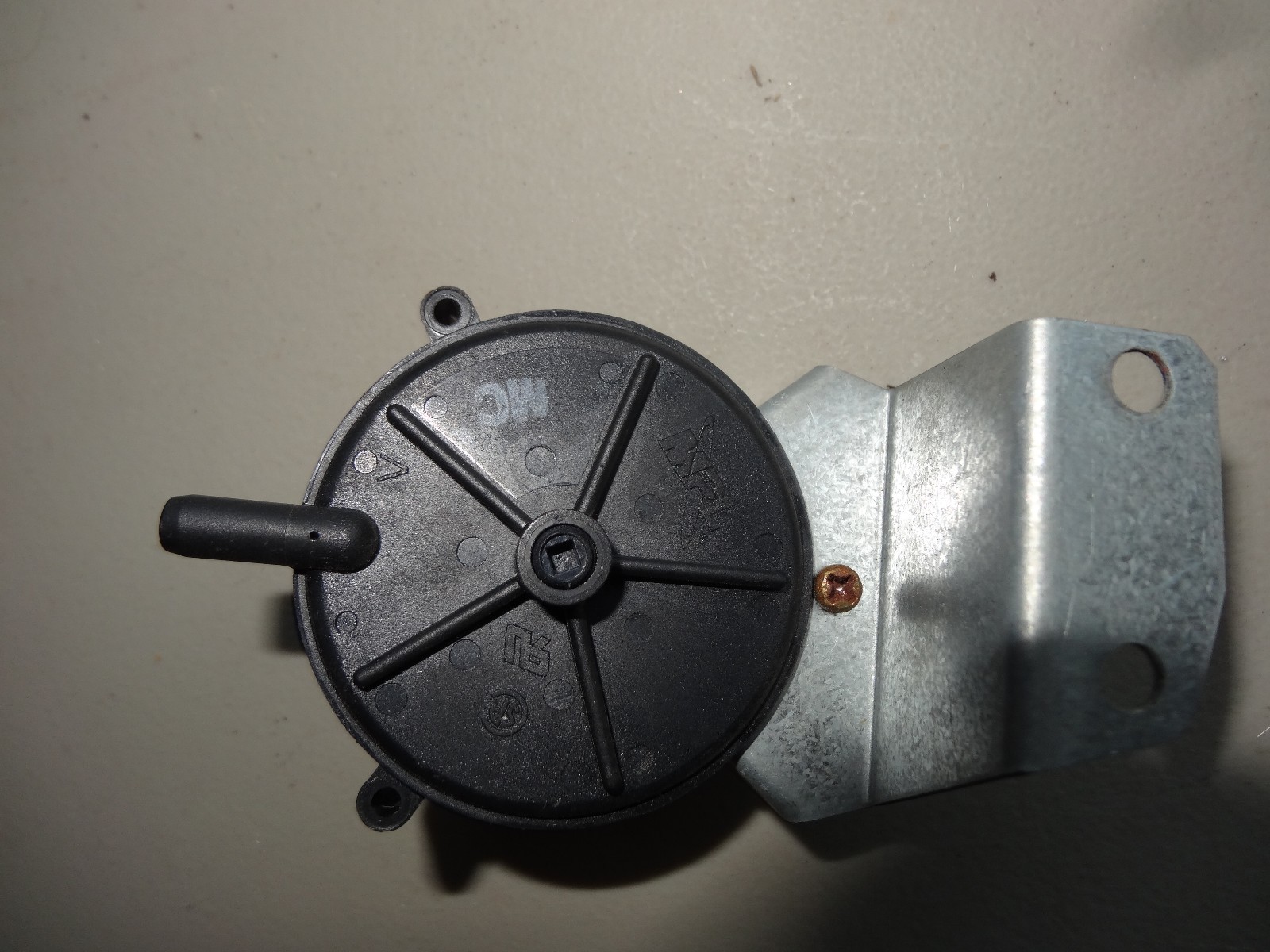 York Pressure Switch 024-25975-000; MPL-9371-V-O .33-----"USED" | eBay