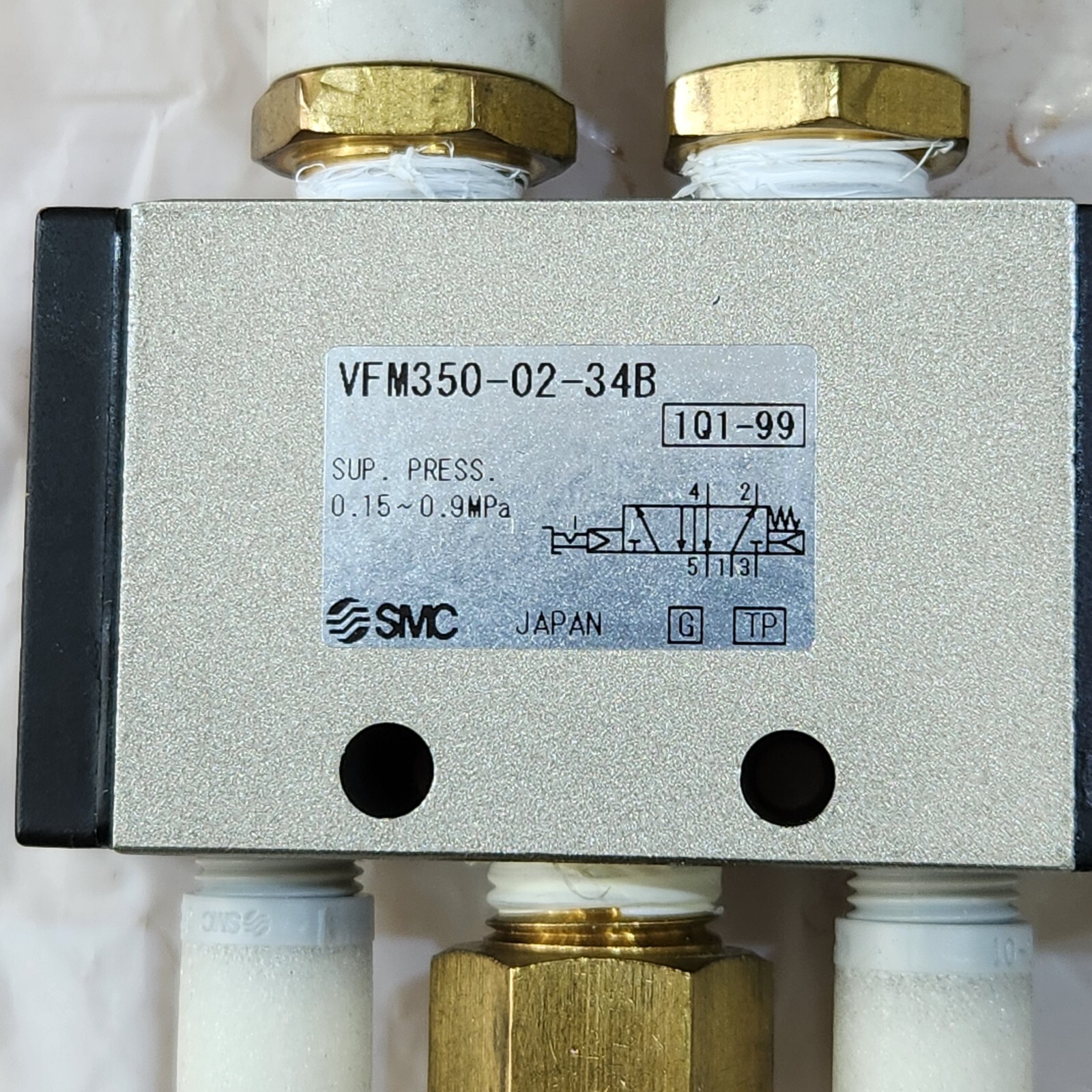 SMC VFM350-02-34B Mechanical Valve, with exhaust filters and fittings ...