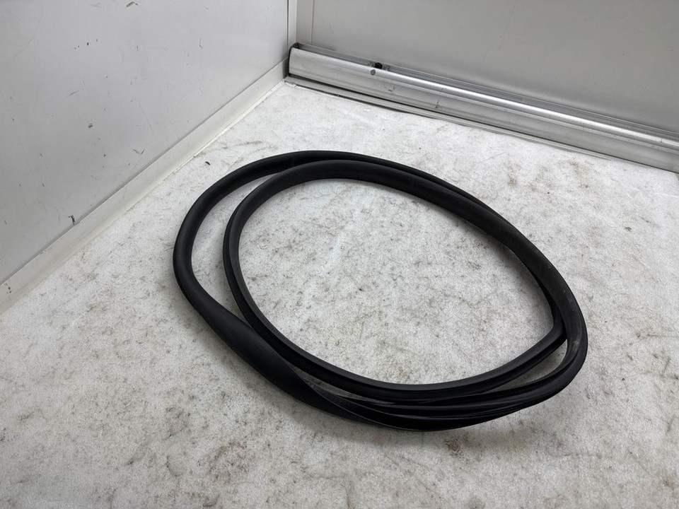 Tesla Model Y 2023 front door rubber seal on body 149767391D RSD11414 ...