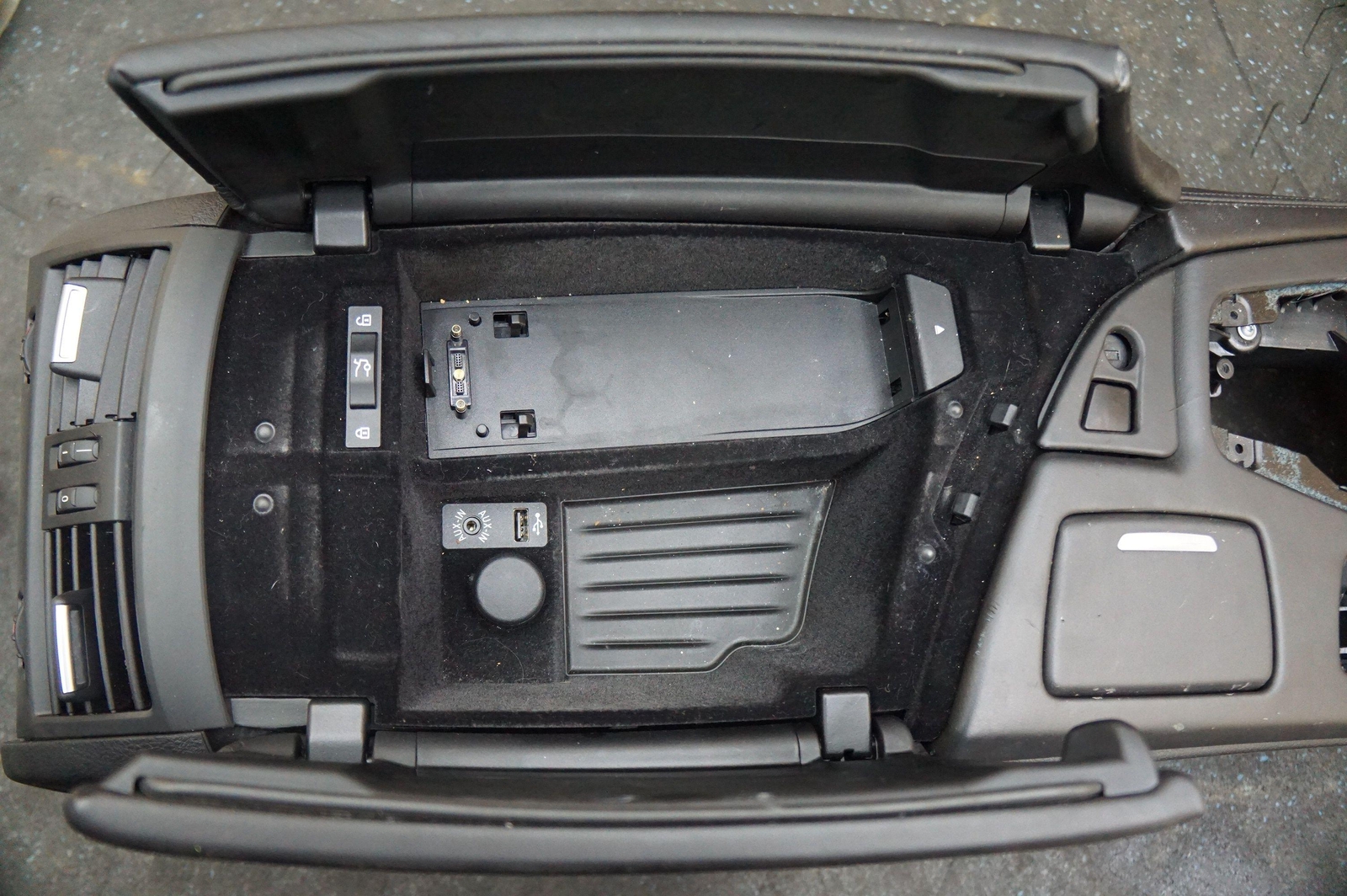 Console Armrest Assembly Black Schwarz Manual LHD 51169288907 BMW M5 ...