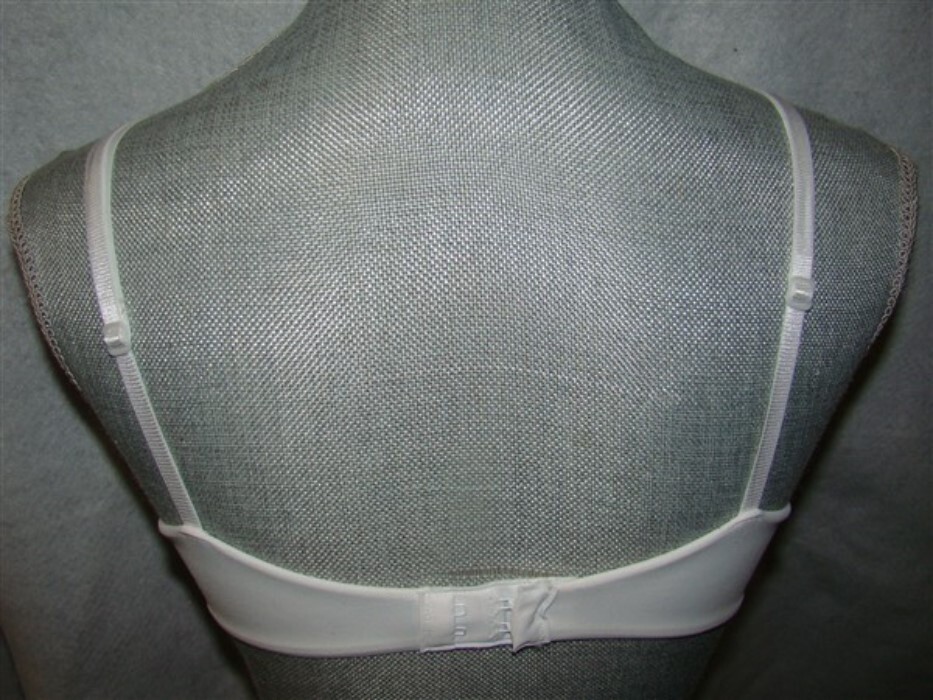 NWOT Hanes 38B Platinum Invisible Look Wire-Free Bra HP07 White 121015 ...