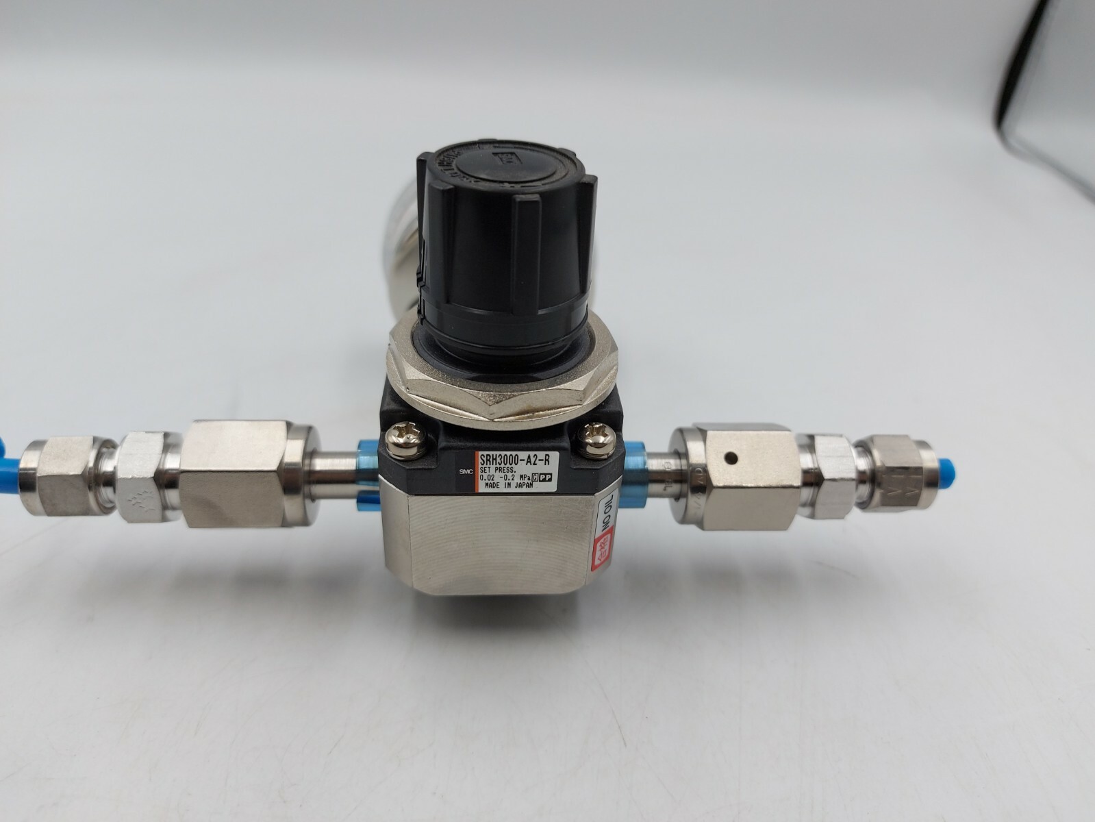 SMC SRH3000-A2-R regulator, s/steel, clean+Celerity Manometer 01-0139-F ...