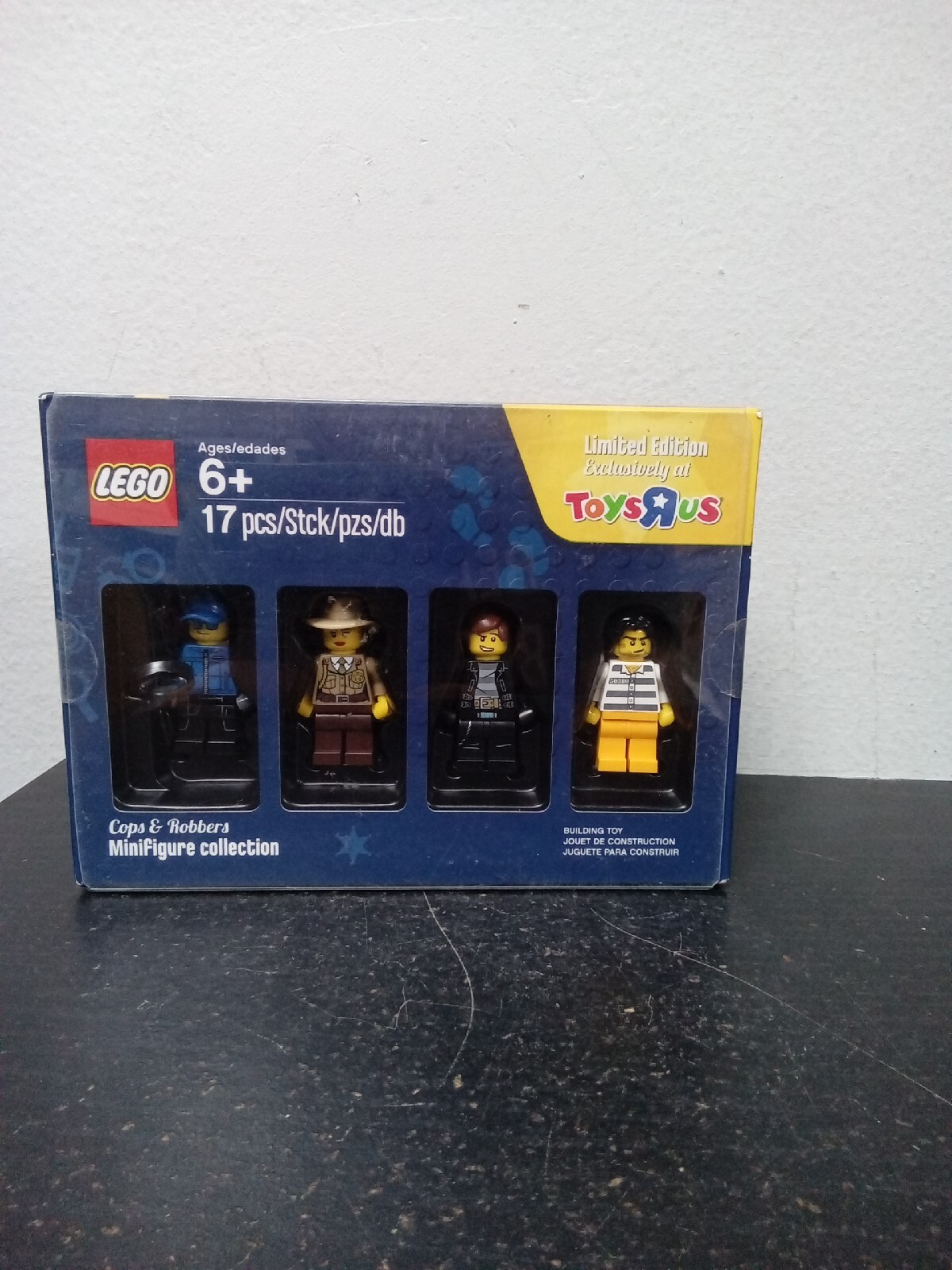 LEGO Collectable MINIFIGURES: Cops and Robbers Minifigure Collection ...