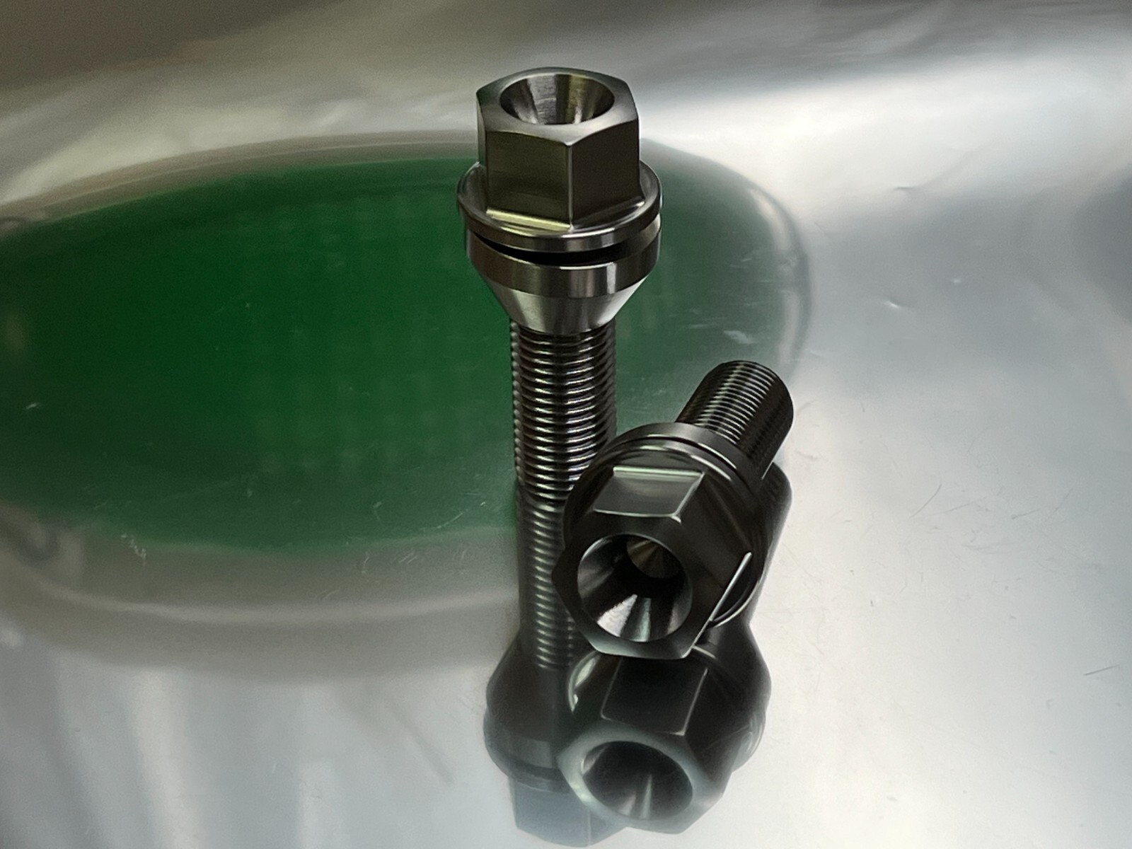 14x1.5 19HEX 33mm Floating 60 Degree conical seat Titanium Lug Bolts ...
