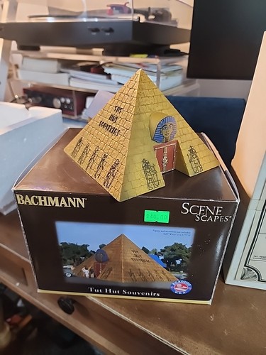 Lot Of 2 Train Items Bachmann Tut Hut Building Woodland Scenics ...