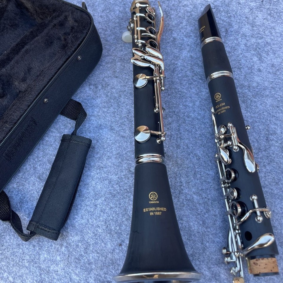 YAMAHA Clarinet Bakelite YCL-255/250 B Flat 17 Key Clarinet with Case ...