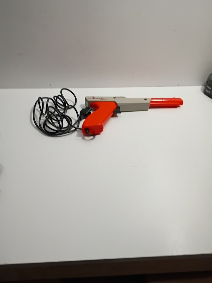 Vintage 1985 Nintendo NES Duck Hunt Orange Zapper Gun Controller NES ...