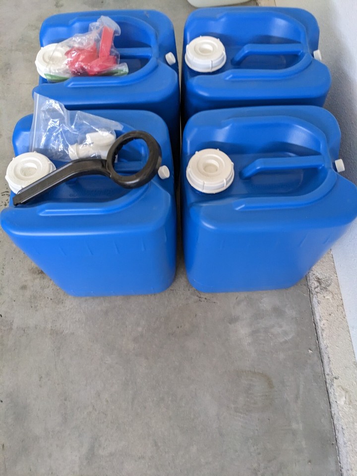 4 Blue 5 Gallon Samson Emergency Water Storage Stackers One Spigot ...