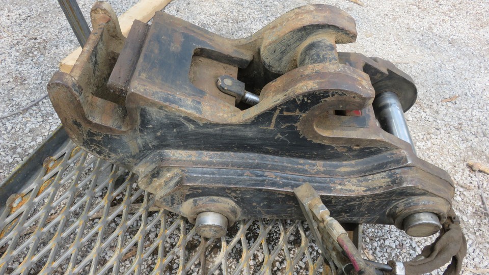 Caterpillar mini excavator 308E2 hydraulic quick connect bucket coupler ...