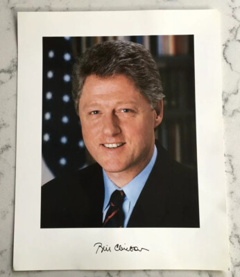 PRESIDENT BILL CLINTON PORTRAIT PHOTOGRAPH WITH FAUX AUTOPEN SIGNATURE ...
