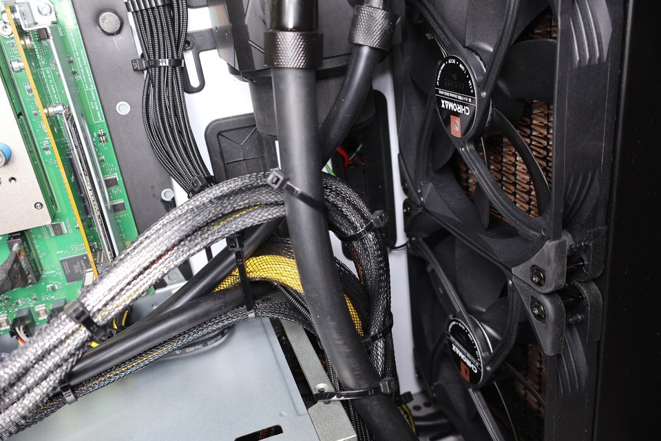 Nvidia GH200 624GB Liquid grey desktop workstation computer PC for AI ...