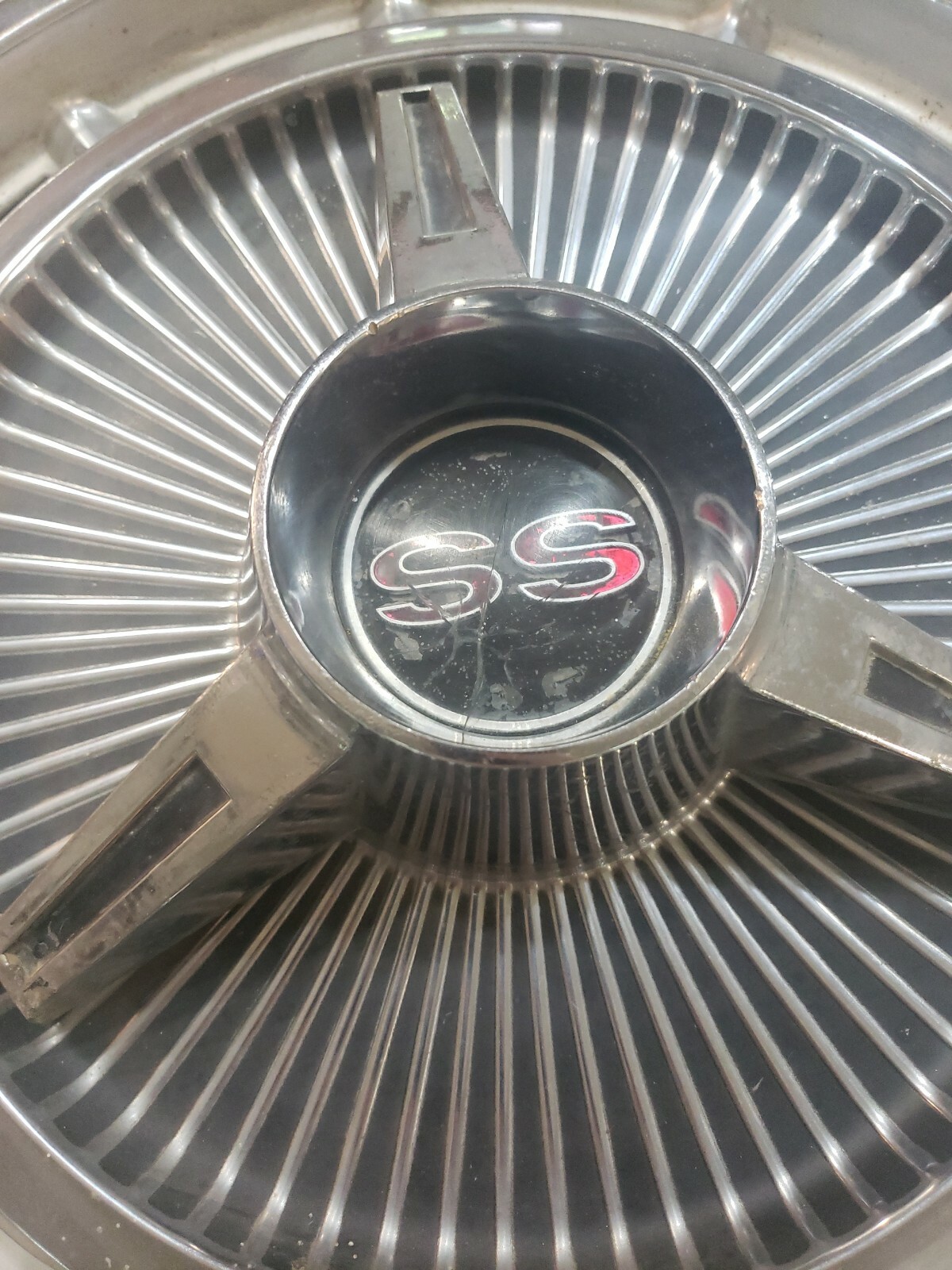 1963-1966 NOVA IMPALA SS HUBCAP w/ CENTER CAP 63 64 65 66 CHEVY 14 ...