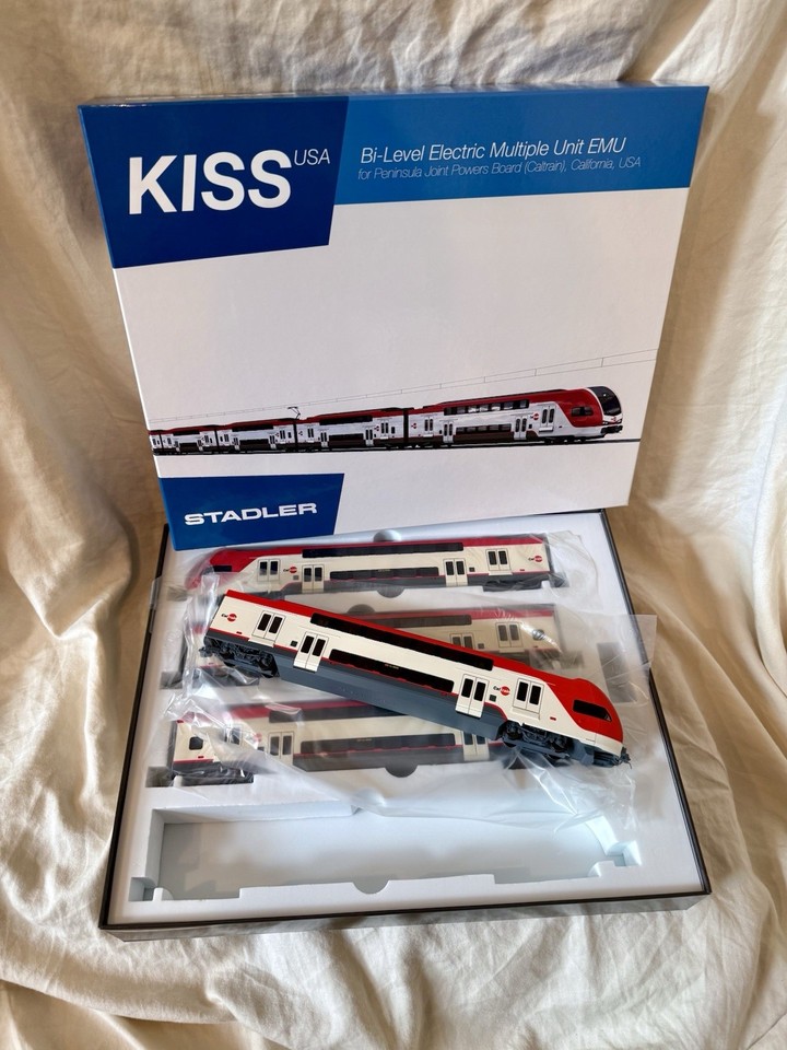 Stadler KISS USA Bi-Level EMU Caltrain Promotional Model Train Complete ...
