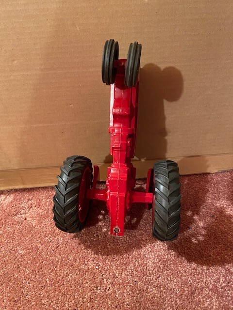 Farmall IH 806 1/16 scale toy tractor VINTAGE ORIGINAL w/ clam shell ...