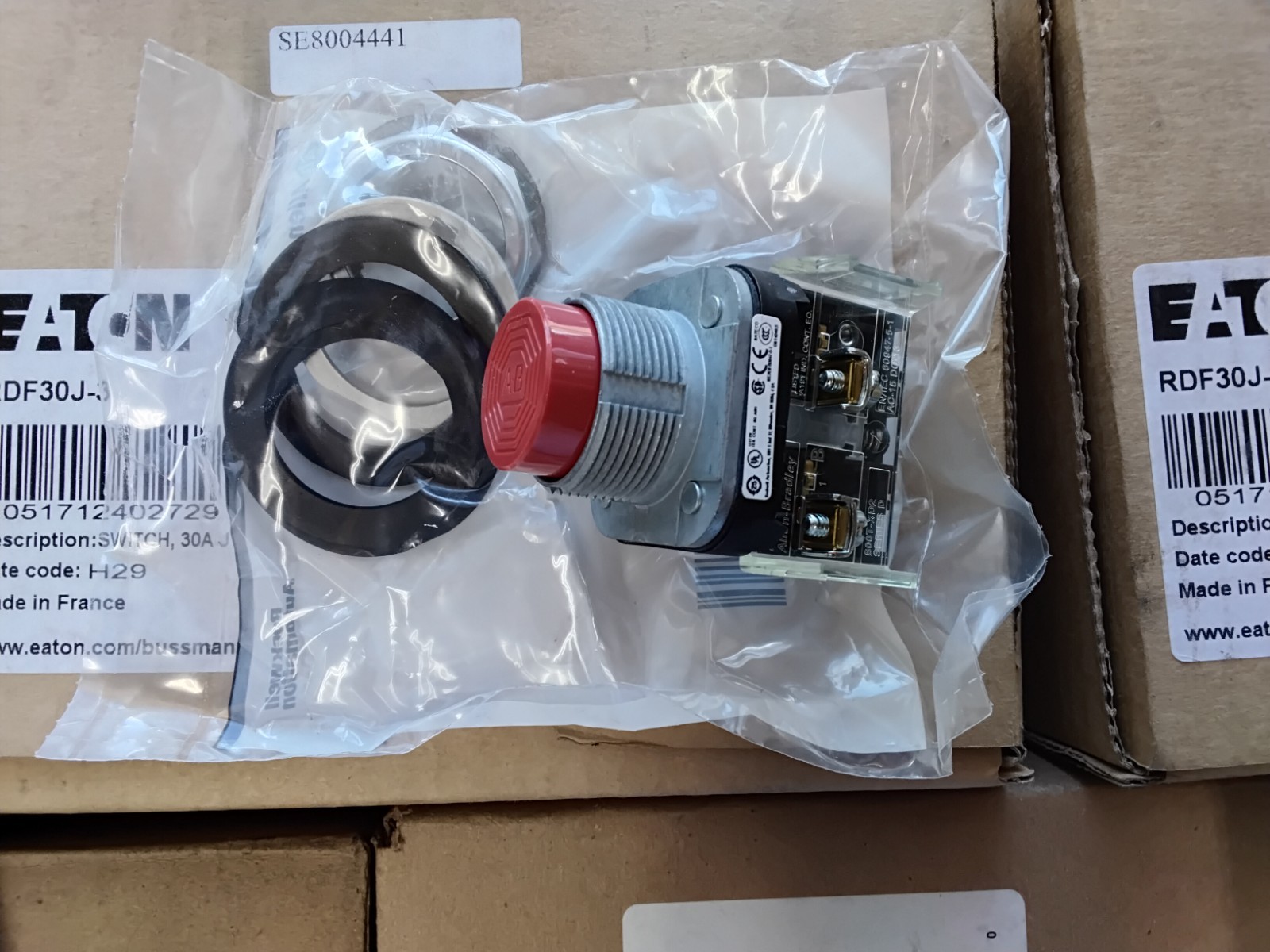 Allen-Bradley 800T-B6D2 Red Extended-Head Momentary Push Button | eBay