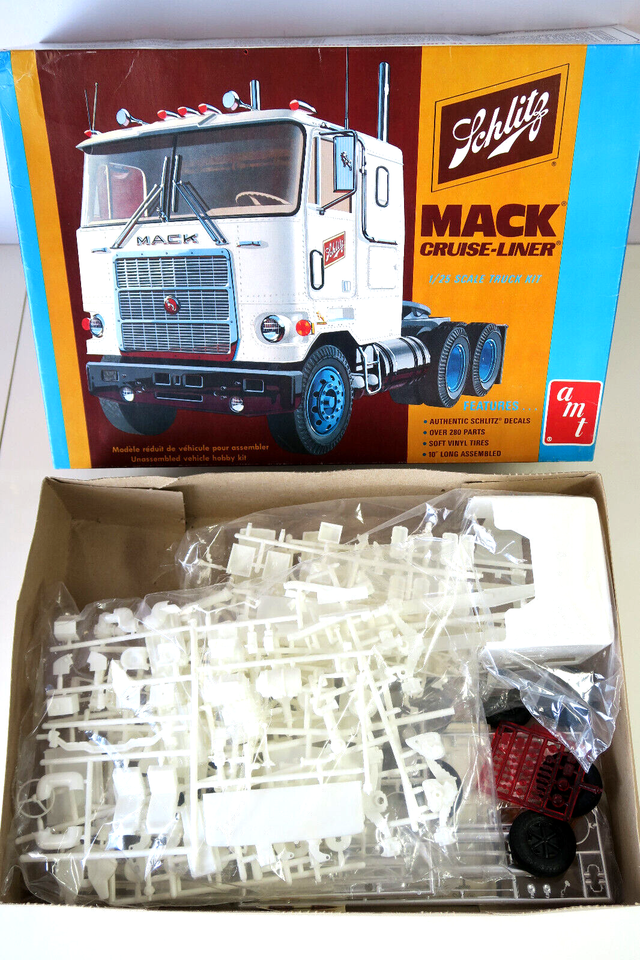 Mack Cruise Liner Schlitz - AMT 1:25 Scale Model Kit #T553 Open Box ...