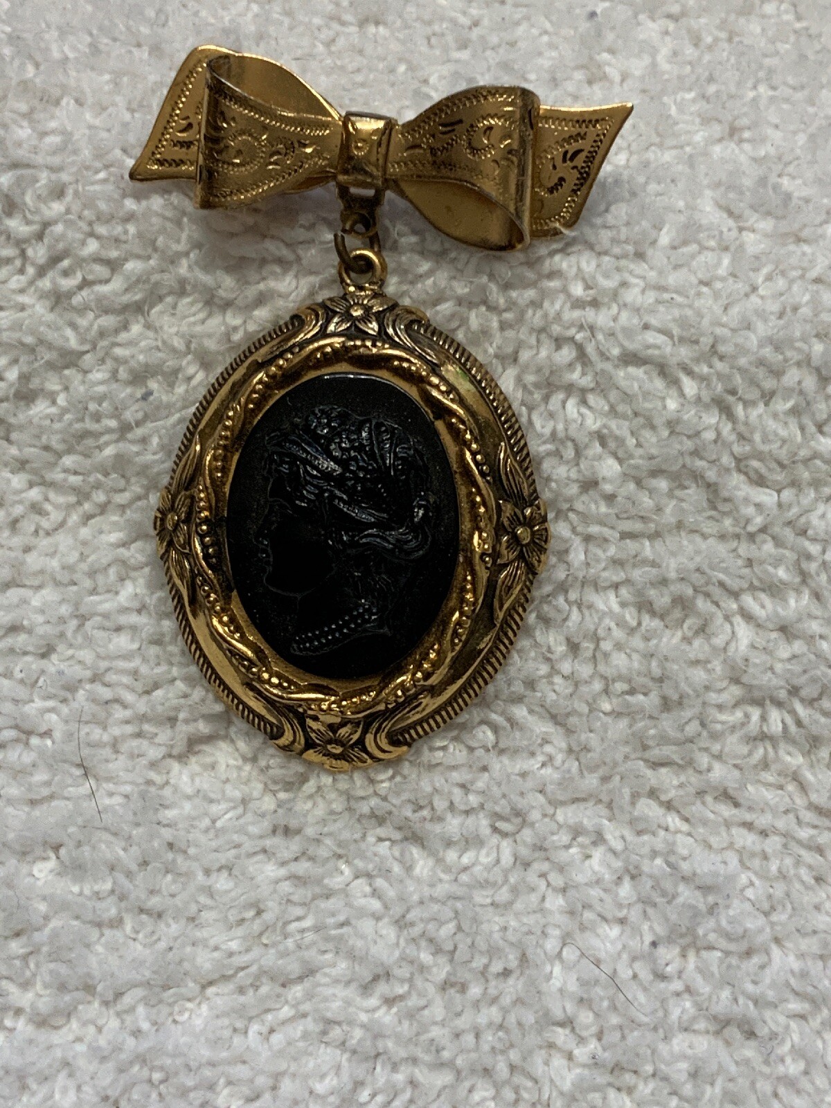 Vintage Caro Black Cameo Pin - Gem