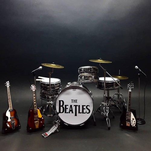 NEW 1/6 Miniature Drum & Guitar Set The Beatles Style + Mic Diorama ...