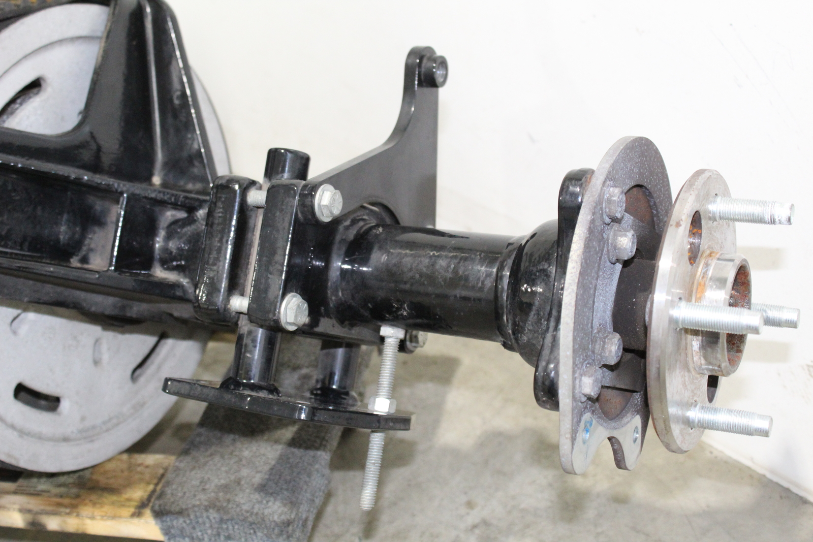 2009-2023 Harley Davidson Freewheeler Tri Glide Rear Axle End Assembly ...