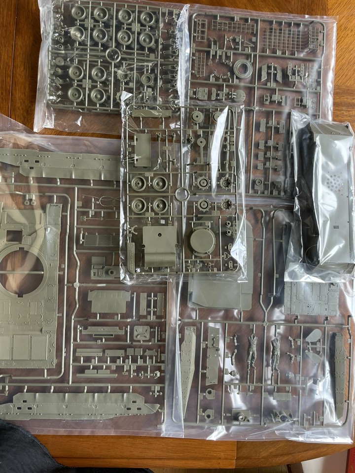 Tamiya Japan Ground Defense JGDF Type 10 Tank 1/35 Unbuilt RC Model Kit ...