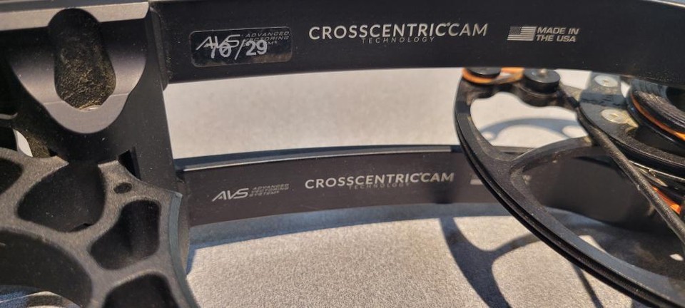 Mathews Vertix Black 29" DL 70Lbs RH Compound Bow W/Apex 5 Pin Sight ...