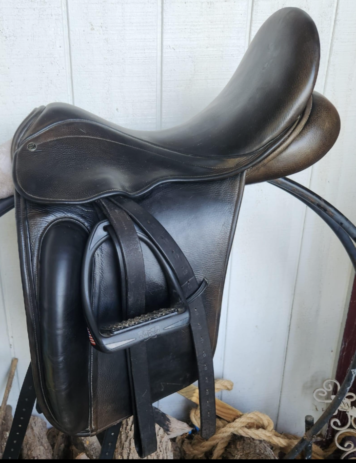 County Saddlery Perfection 17.5inch Dressage Saddle, Wide tree | eBay