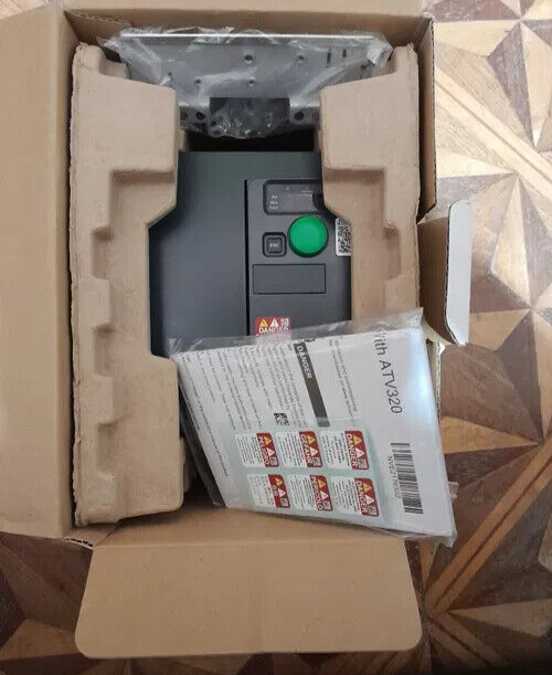 1PC -Schneider ATV320U22N4C variable speed drive, Altivar Machine 2.2kW ...