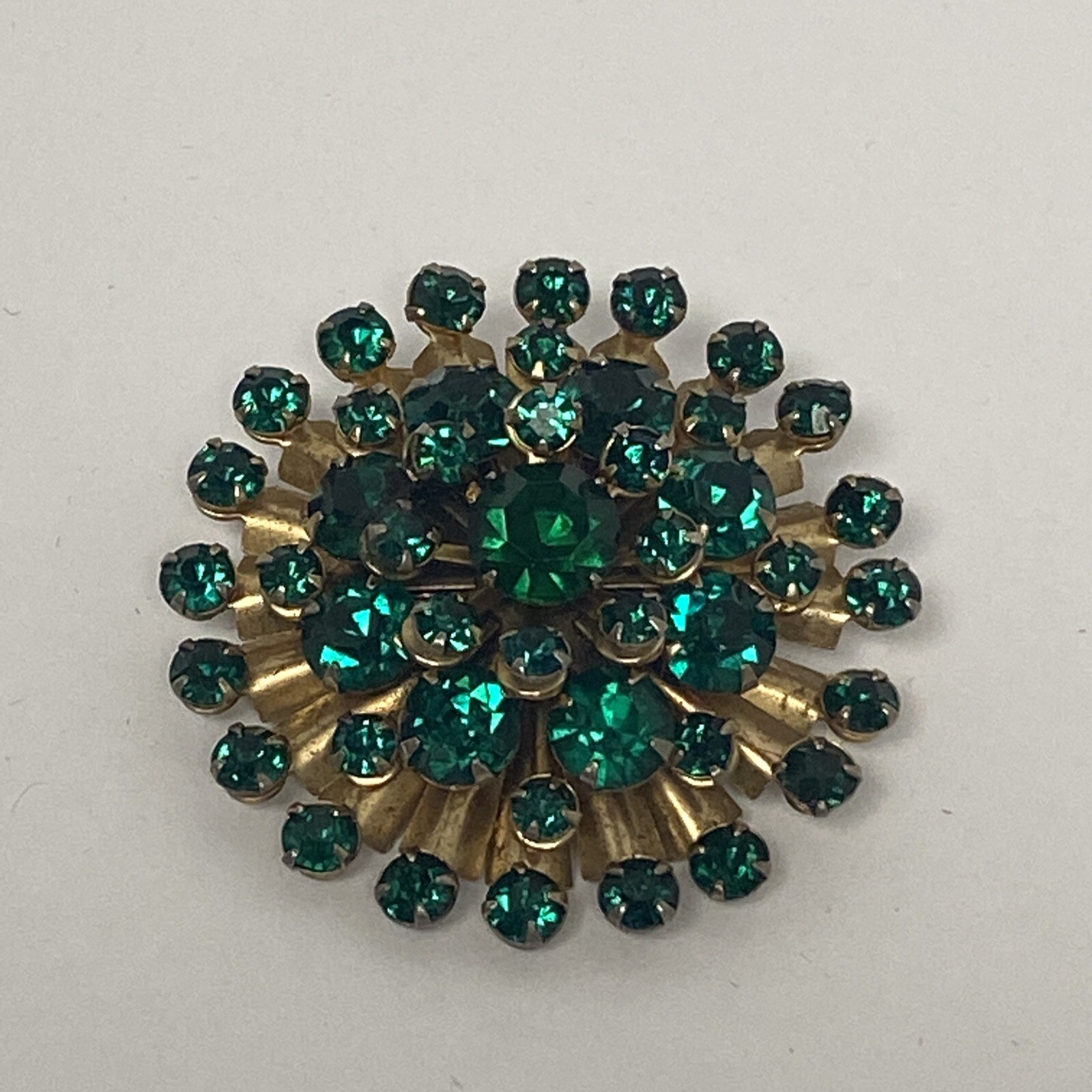 VINTAGE LAYERED EMERALD GREEN RHINESTONE FLORAL BRO… - Gem