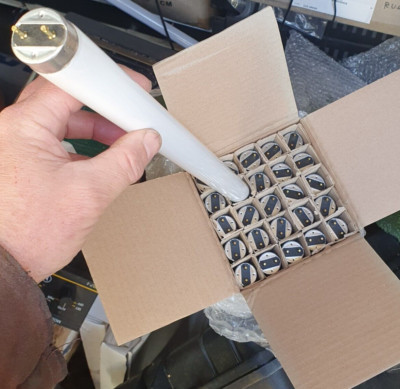 Philips Ultraviolet Actinic BL TL-D 15W/10 G13 UV-A 375 nm insect lamp ...