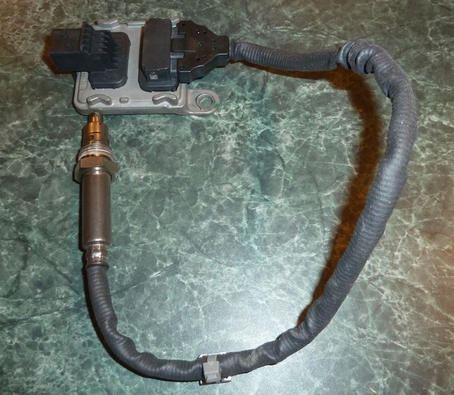 GENUINE MERCEDES BENZ DETROIT DIESEL A0111536128 NOX SENSOR A0111535128 ...