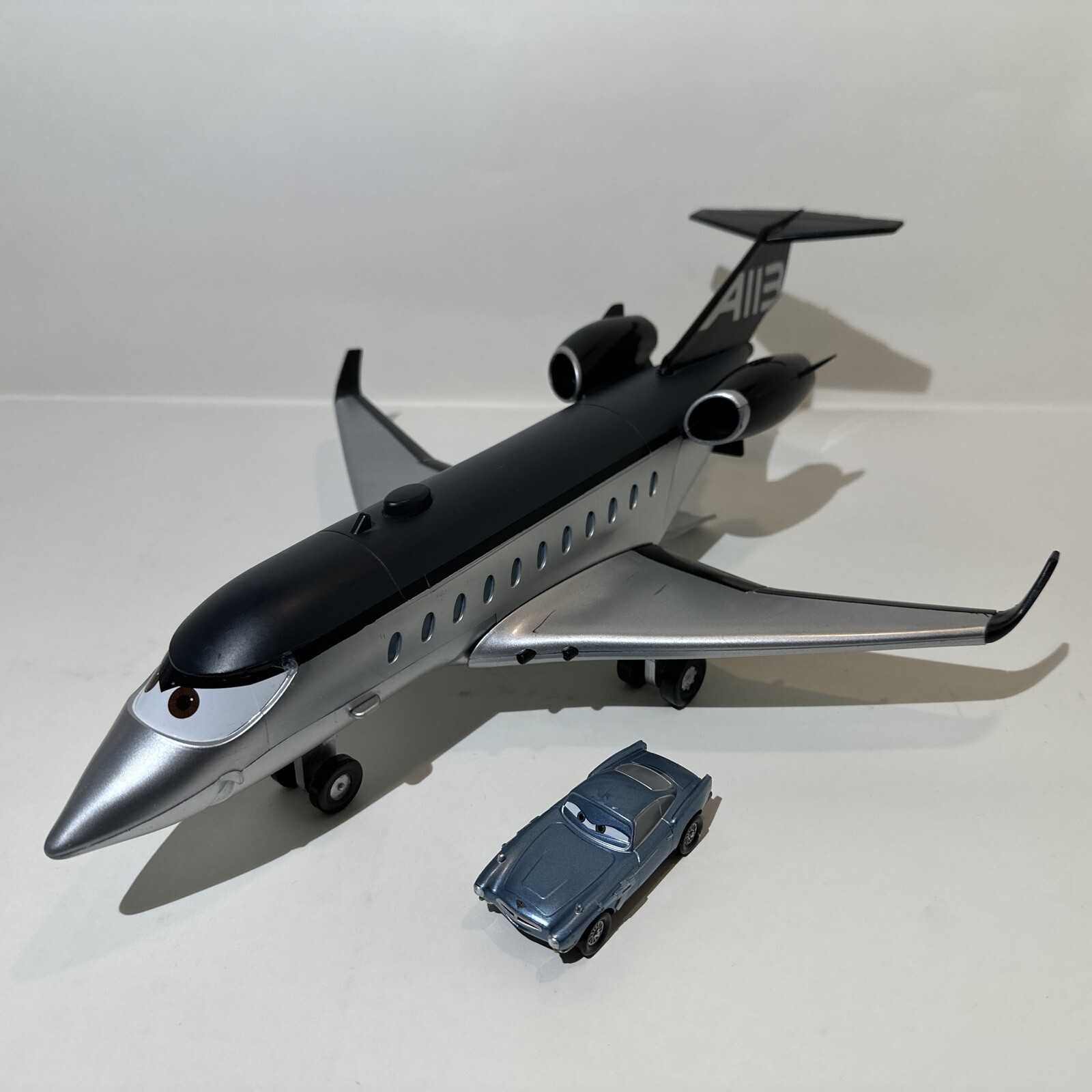 Disney Pixar Cars 2 SIDDELEY SPY JET SHOOT OUT Plane w/ Finn McMissile ...