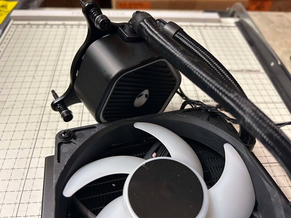 OEM Dell Alienware Aurora R13 Liquid CPU Cooler W/ Screws Bracket 69XJW ...