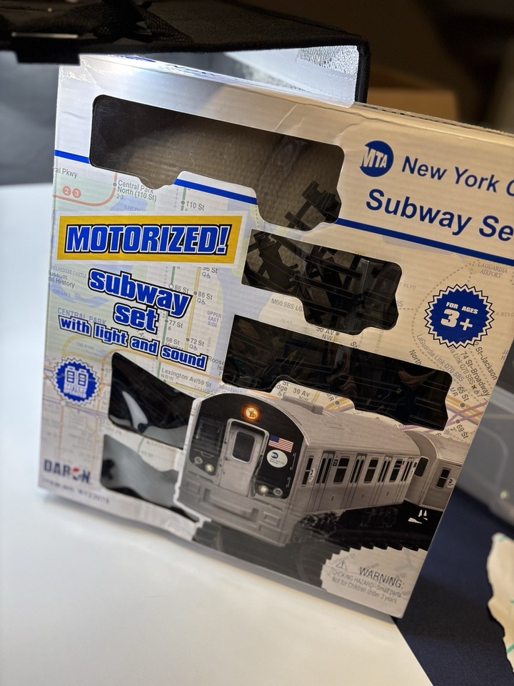 New York MTA Motorized Subway Train Set w Track Lights and Sounds ...