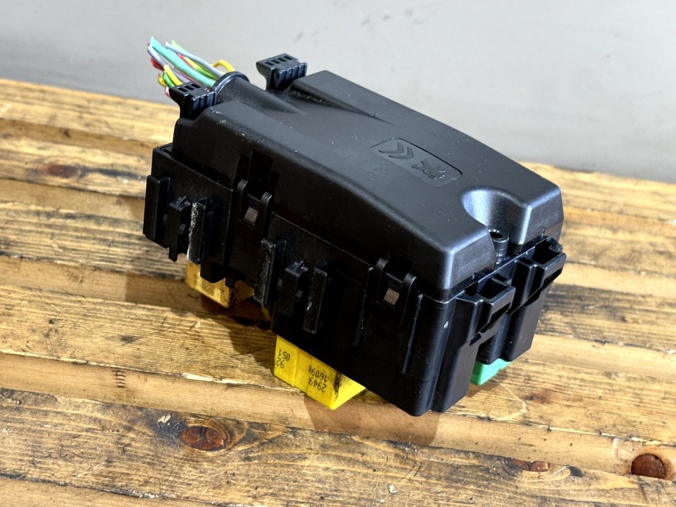 VAUXHALL Vivaro Fuse Box 9806192580 GENUINE 2018-ON | eBay UK