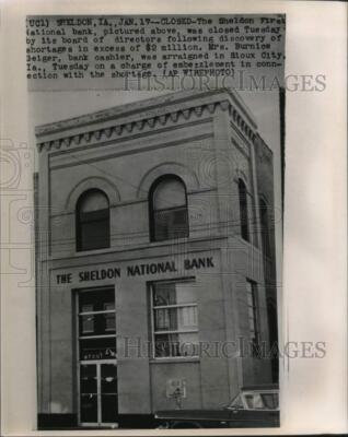 1961 Press Photo Sheldon First National Bank of Iowa closed after ...