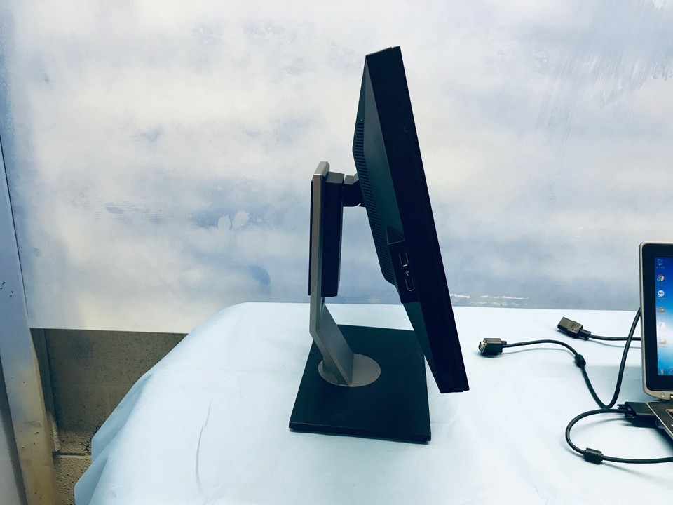 Dell P2210t P2210 LCD Monitor - 22" Grade A - Limited Time Offer - SALE ...