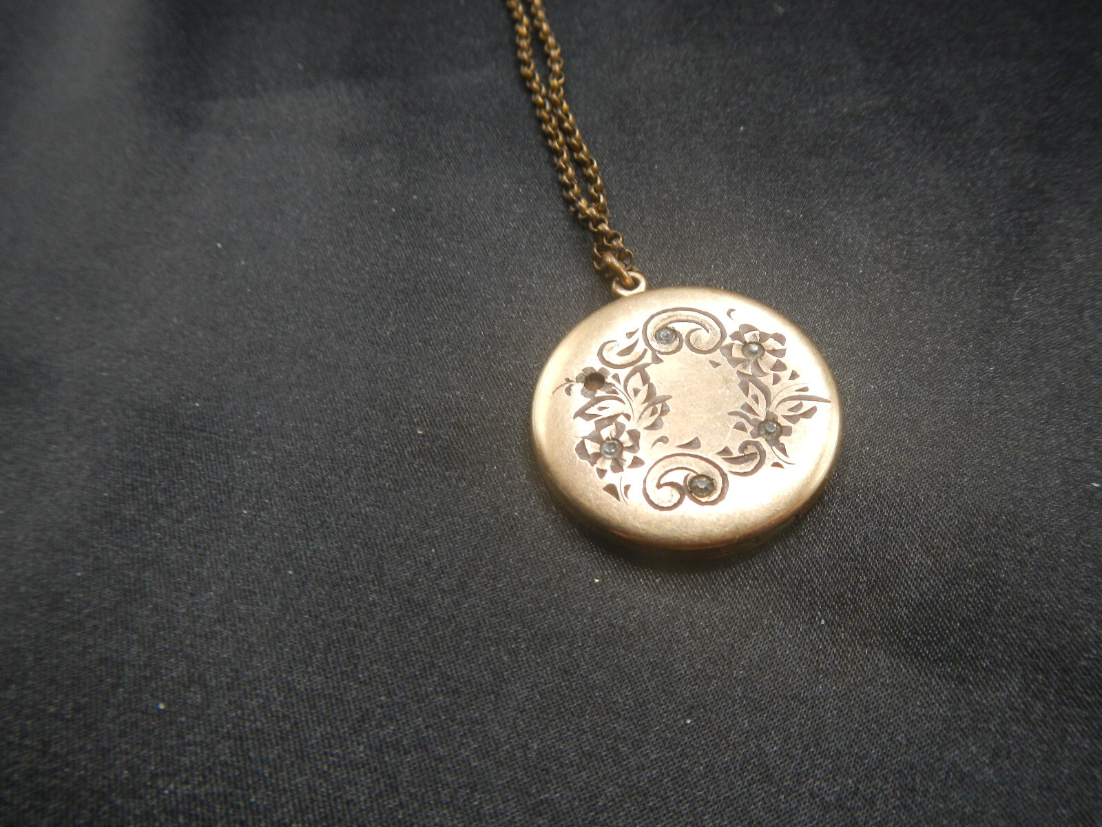 Antique Victorian Gold Filled Etched Locket Pendant R… - Gem