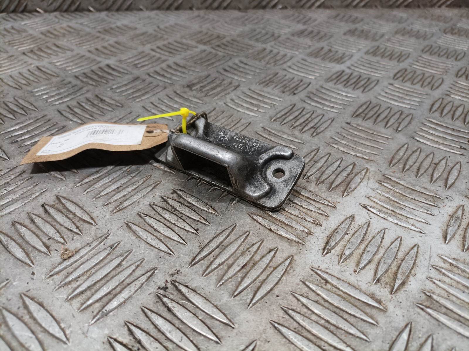 Renault Trafic MK2 Vivaro Primastar 2001-14 Sliding Door Catch Guide ...