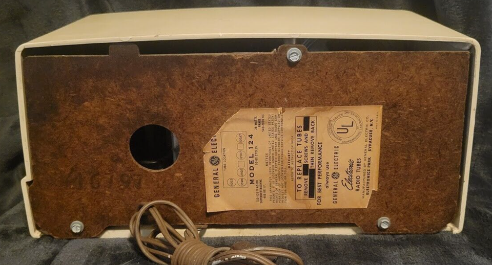 Vintage 1949 GE AM Radio Model 124 – Classic General Electric Tabletop ...