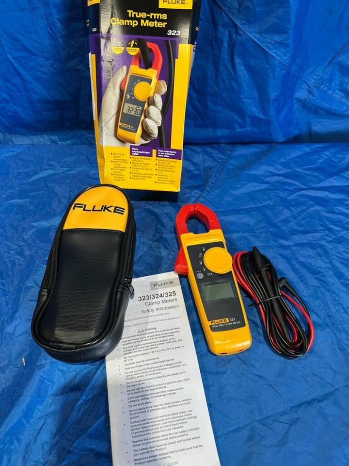 Fluke 323 Clamp Meter for Commercial/Residential Electricians Measures ...