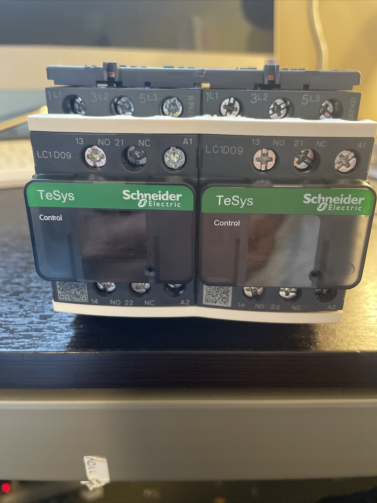 Schneider Electric TeSys D 3P 32A 20HP 120VAC IEC Reversing Contactor ...