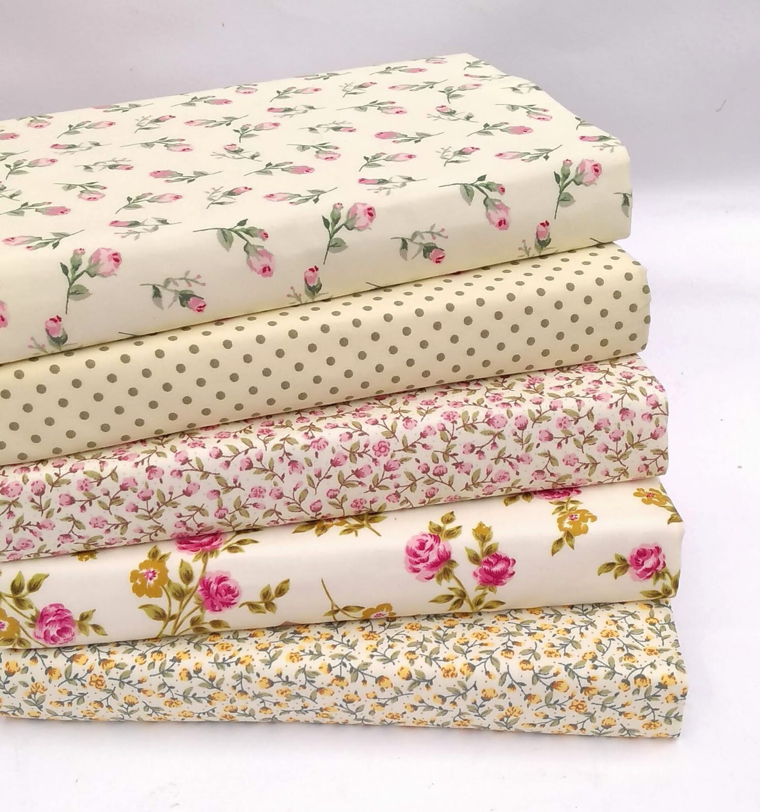 SEWING FABRIC BUNDLES FAT QUARTERS & SQUARES 100% COTTON MATERIAL ...