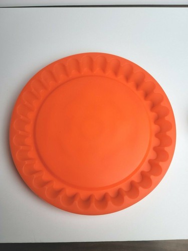 Le Creuset silicone tart/ flan pan/ orange flexible baking pan made in ...
