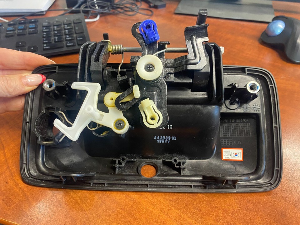 GM OEM Genuine Parts 84203910 Tailgate and Midgate - Tailgate Handle | eBay