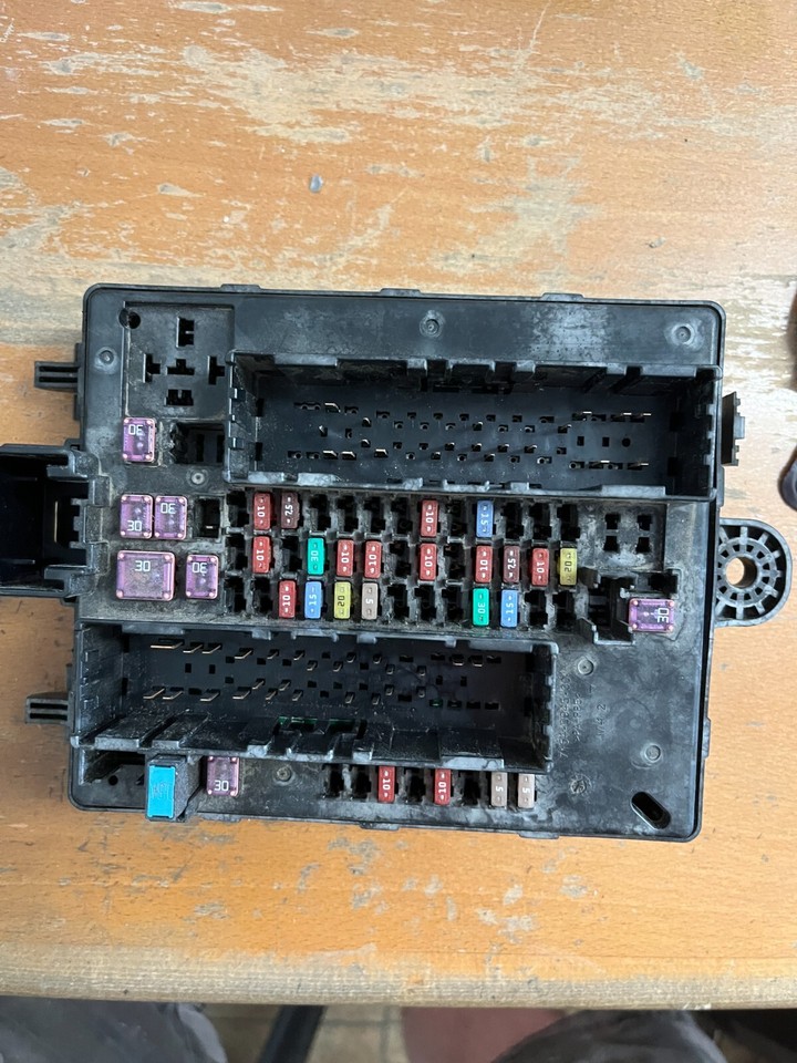 2020 - 2023 CHEVROLET TRAVERSE 3.6L FUSE RELAY BLOCK JUNCTION BOX OEM ...