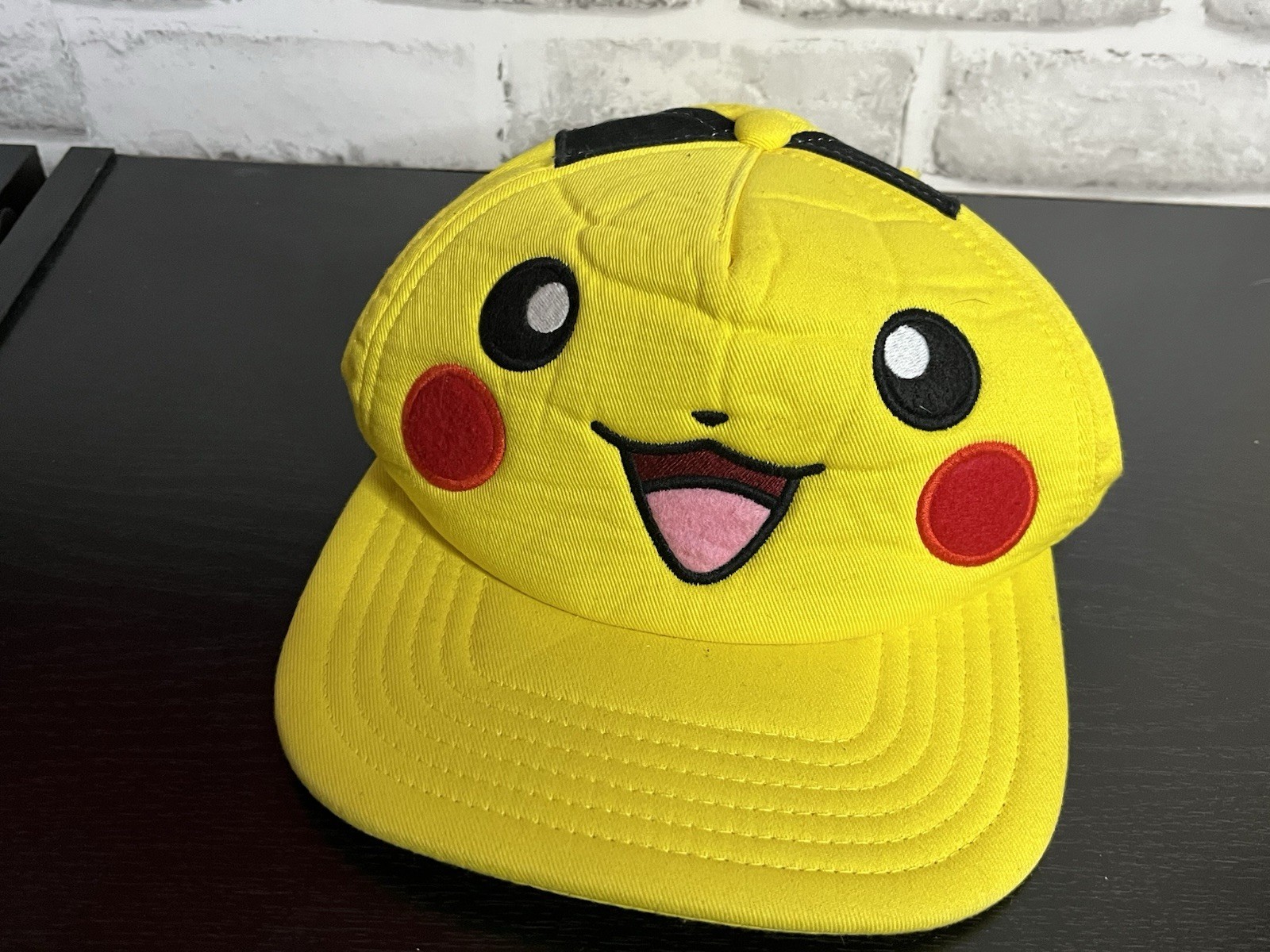 2018 Pokémon Pikachu yellow baseball hat cap - Gem