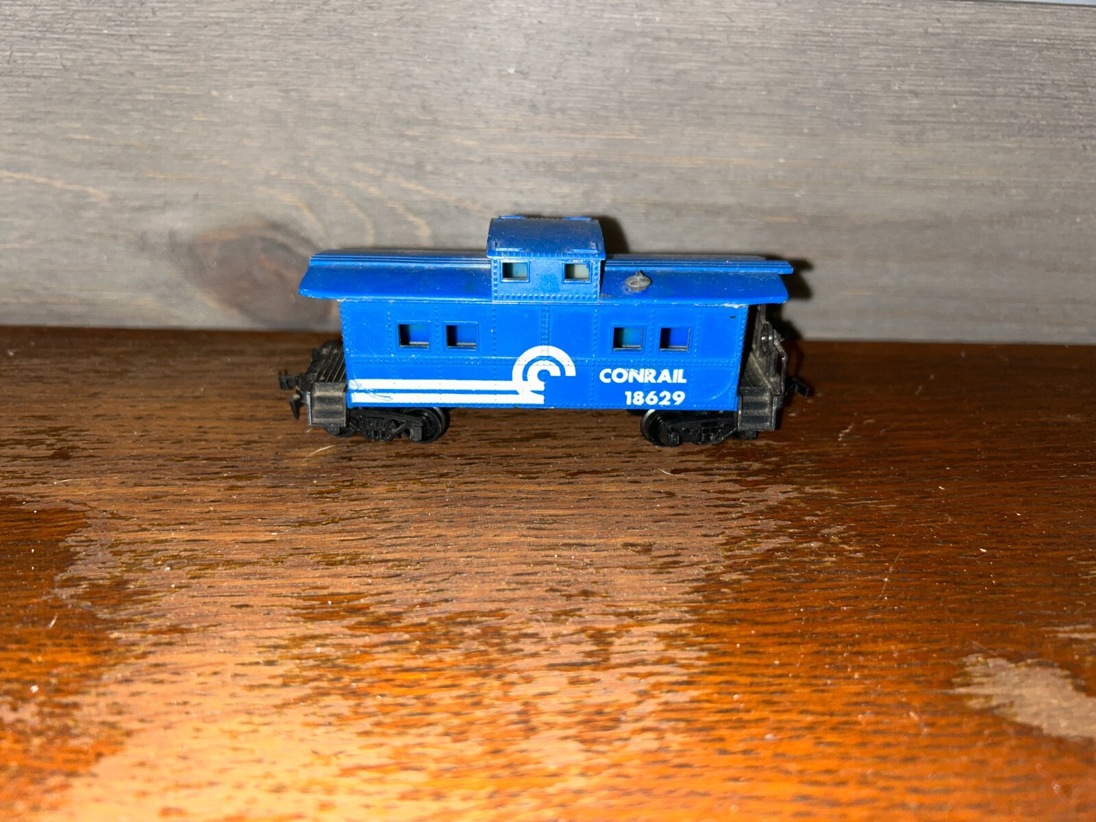 HO SCALE CONRAIL BLUE CABOOSE 18629 FREE SHIPPING | eBay