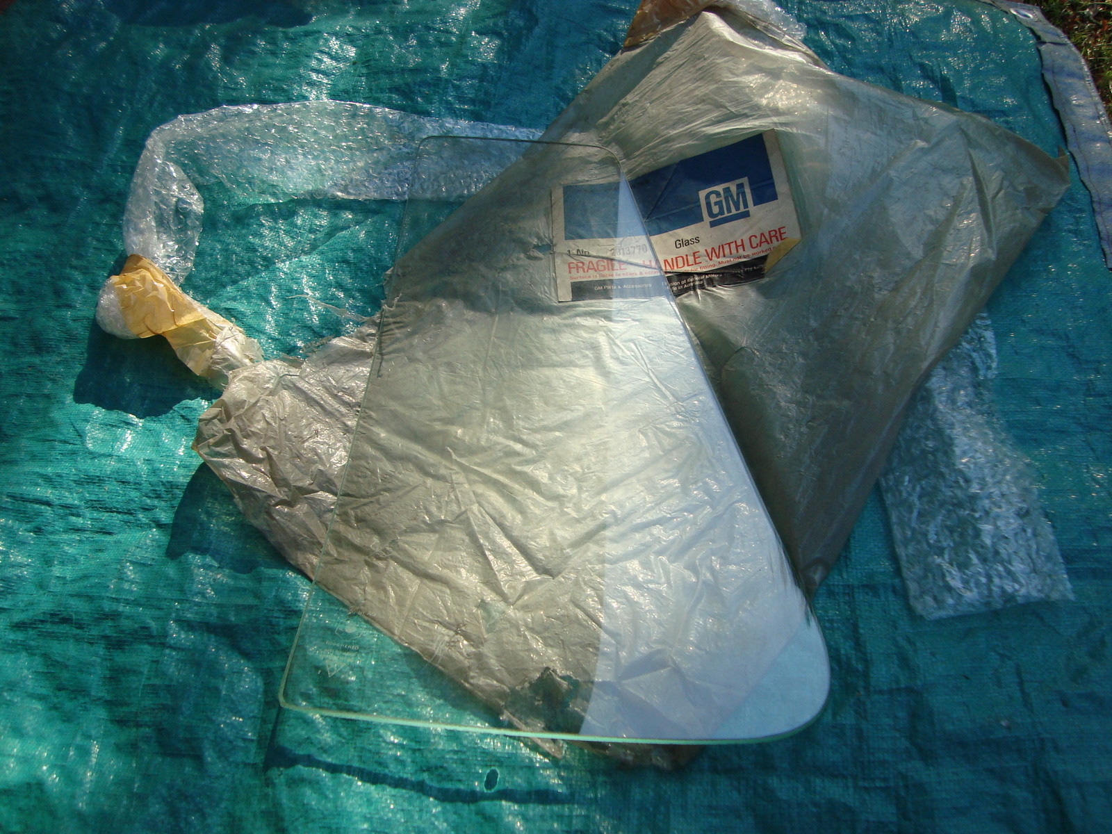 HOLDEN HQ HJ HX HZ 1/4 REAR DOOR WINDOW GLASS 1 SIDE NOS GM (642) | eBay