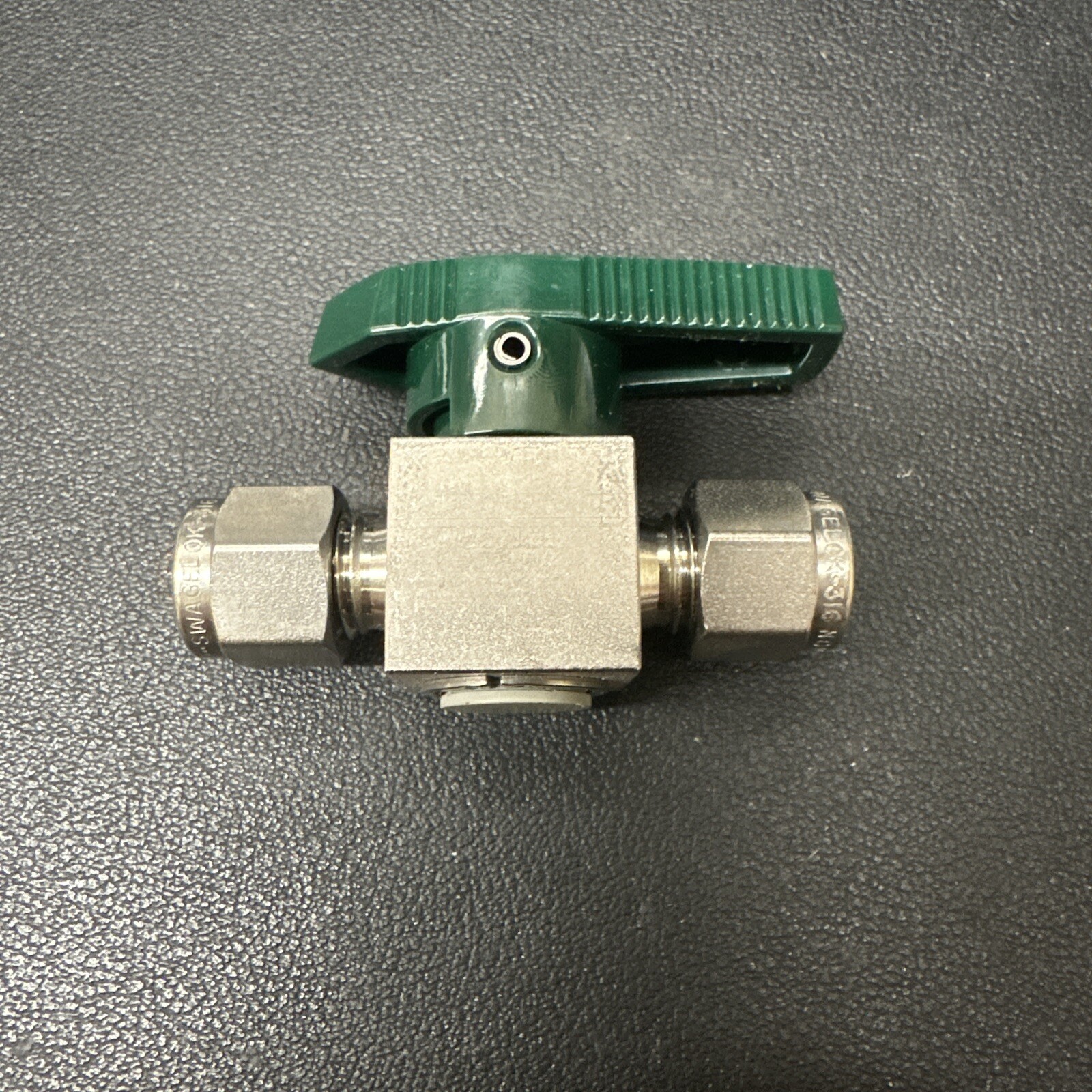 Swagelok SS-4P4T SS Quarter Turn Instrument Plug Valve FNSP | eBay
