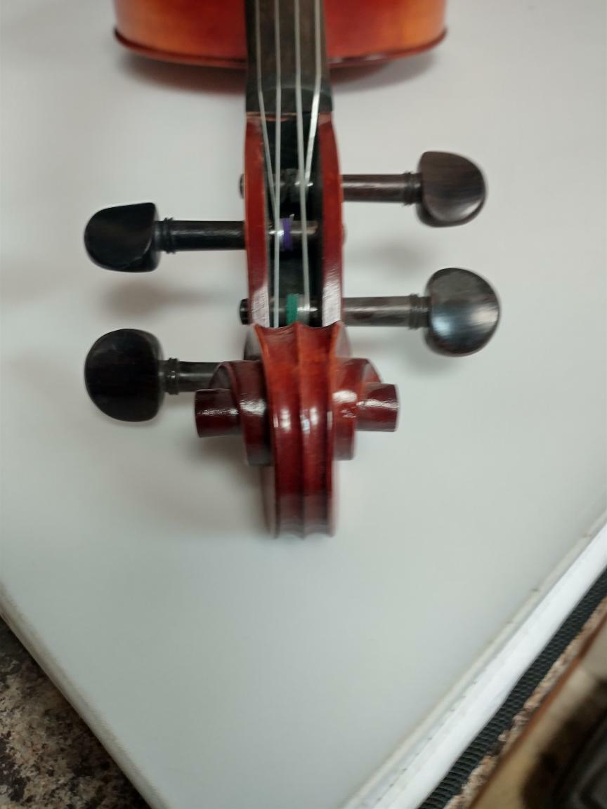 AMATI'S FINE INSTRUMENTS VILOIN MODEL E-190, SERIAL NUMBER 216034, I ...